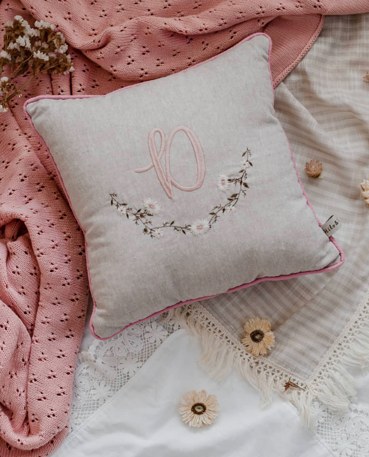 The Daisy Cushion – Hilo and Bobbin