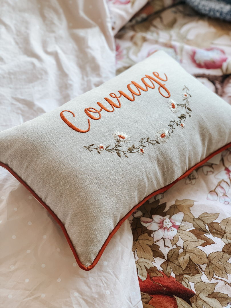 The Daisy Cushion – Hilo and Bobbin