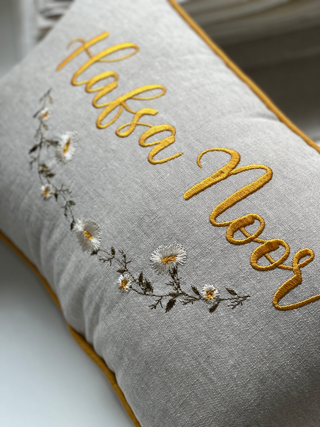 The Daisy Cushion – Hilo and Bobbin