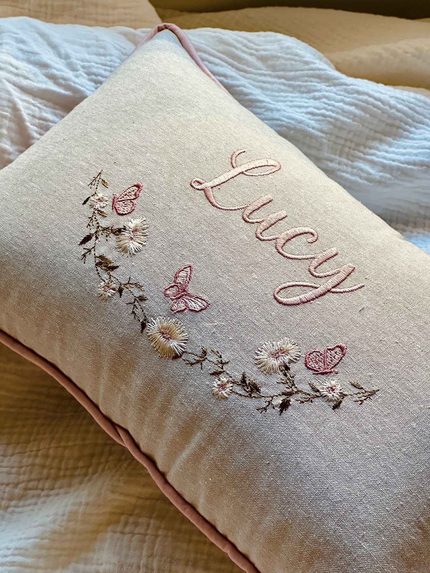 The Daisy Cushion – Hilo and Bobbin